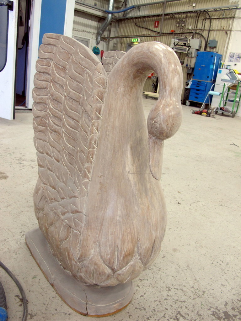 Netauktion - Svan i trä