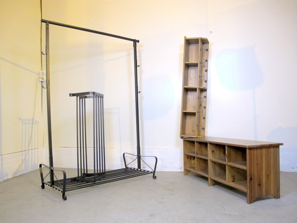 Netauktion - Hallmöbler; bänk, klädställning, hatthylla & skoställ